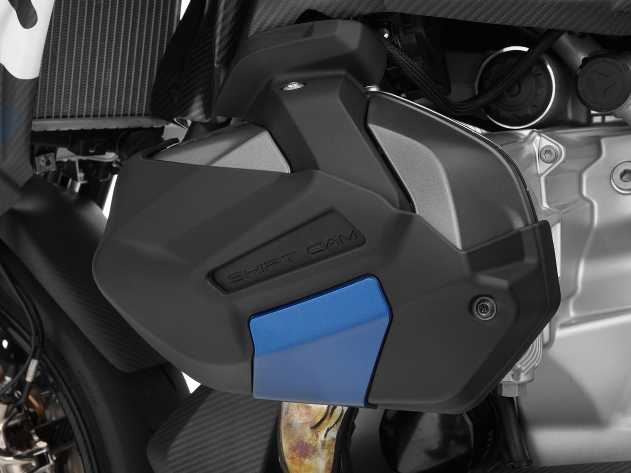 BMW シリンダーヘッドカバー